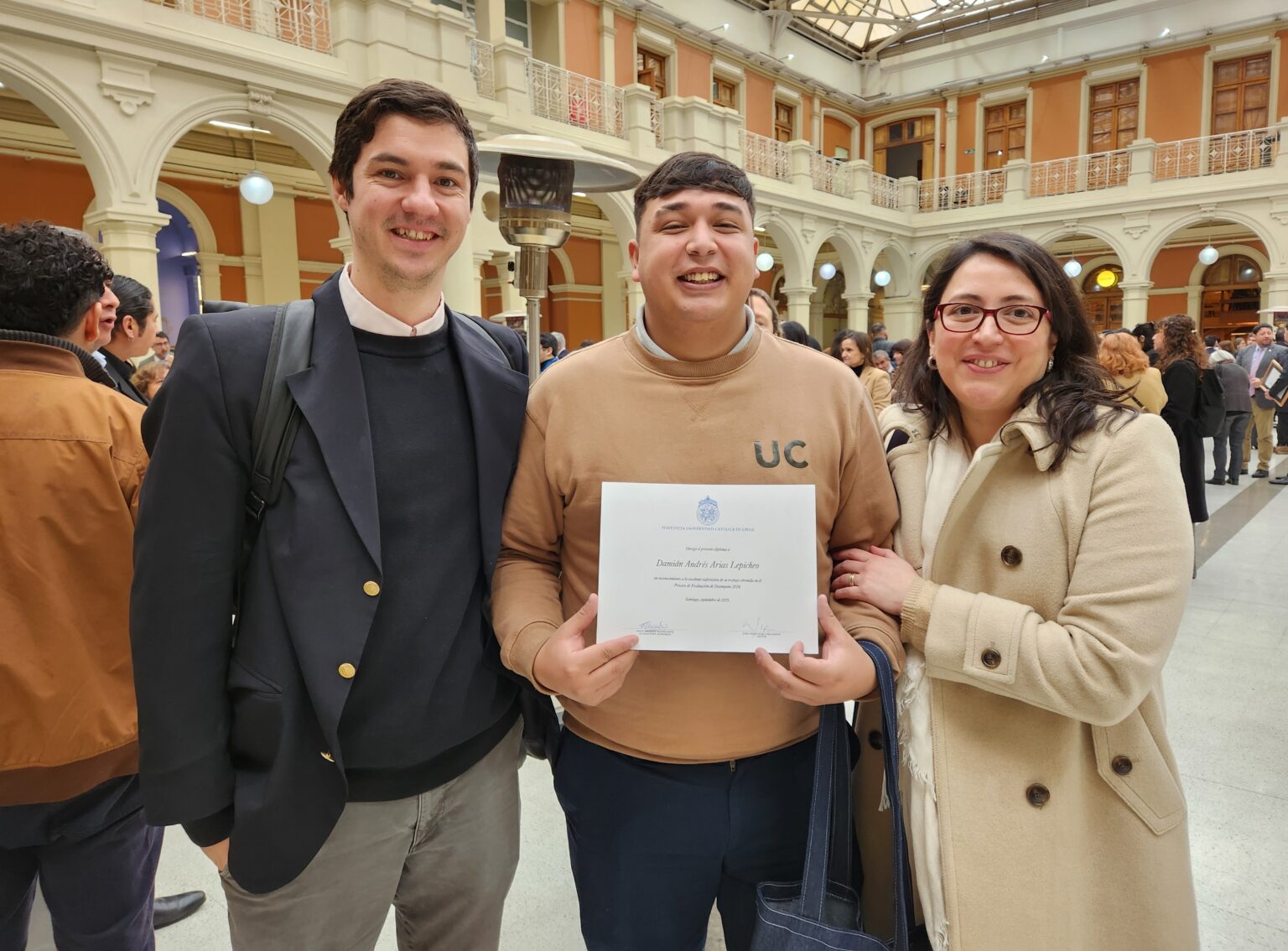 UC distingue a Damián Arias por su desempeño profesional de excelencia ...