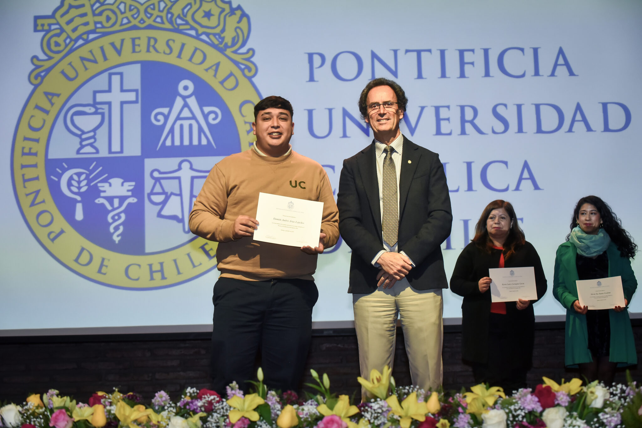 UC distingue a Damián Arias por su desempeño profesional de excelencia ...